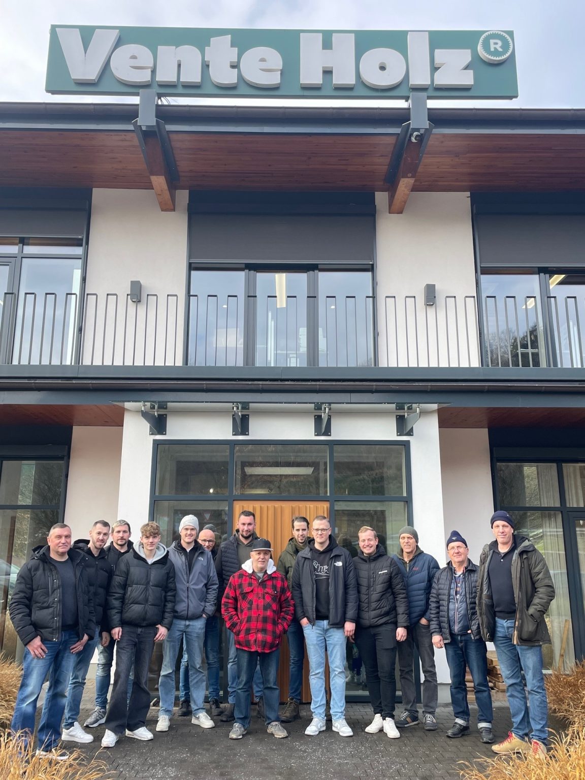 Besuch beim Partner - Ausflug zu Vente Holz | Fullwood Wohnblockhaus