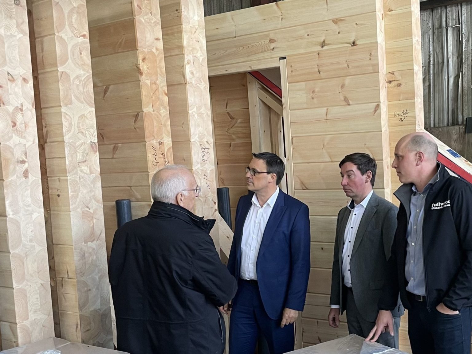 Politischer Besuch bei Fullwood Wohnblockhaus | Fullwood Wohnblockhaus